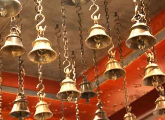 வீட்டில் மணி அடிக்கலாமா | Why is a bell used in puja