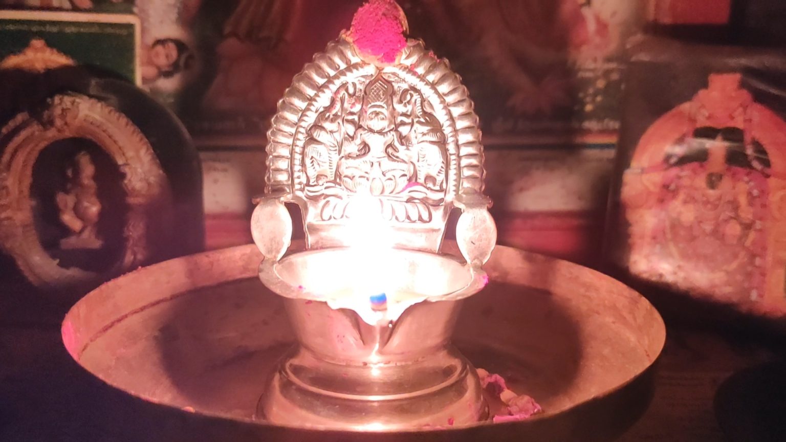 வெள்ளி விளக்கு வீட்டில் ஏற்றலாமா | Velli Vilakku Etralama